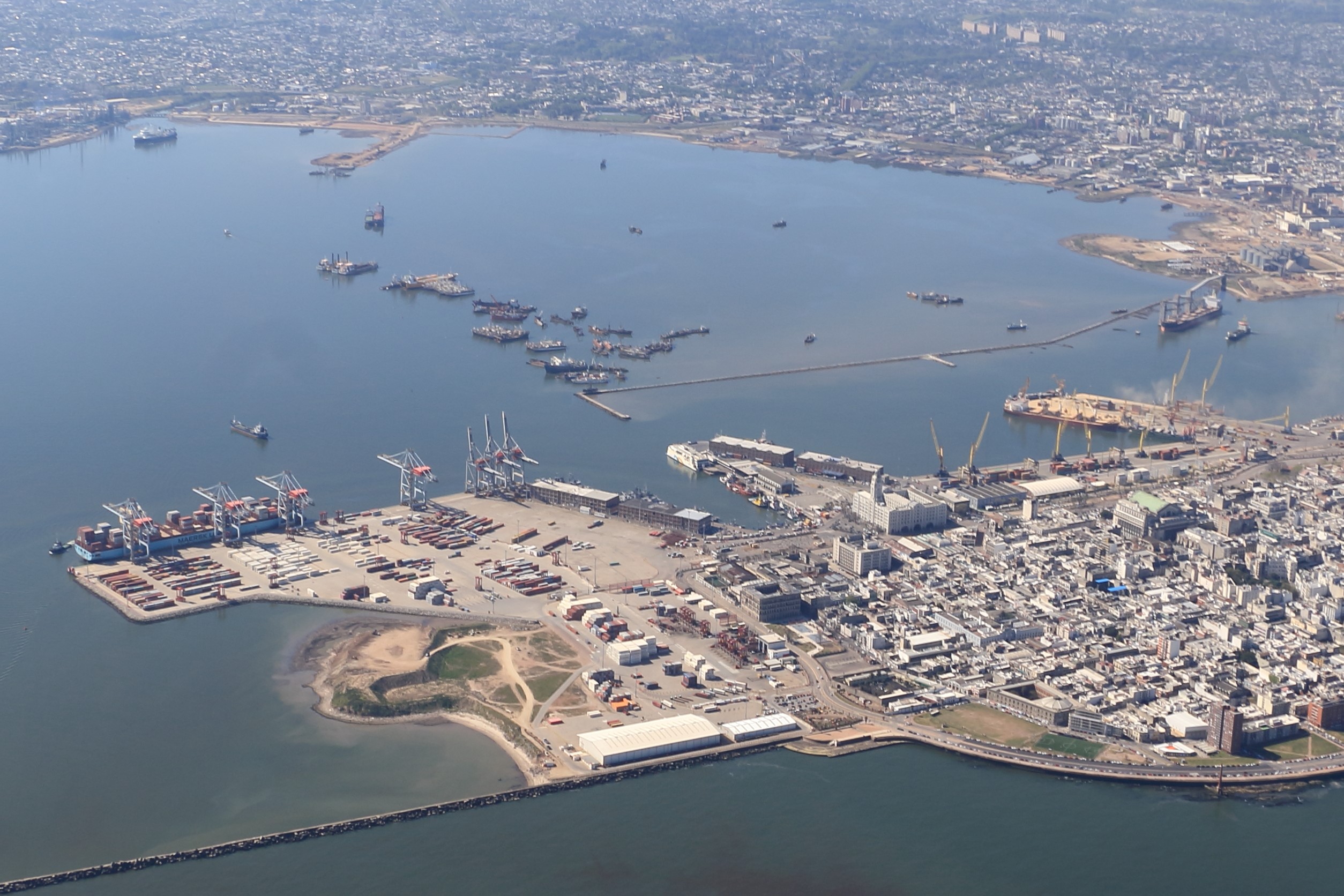 Desafíos ambientales para la Bahía de Montevideo - PORTUS