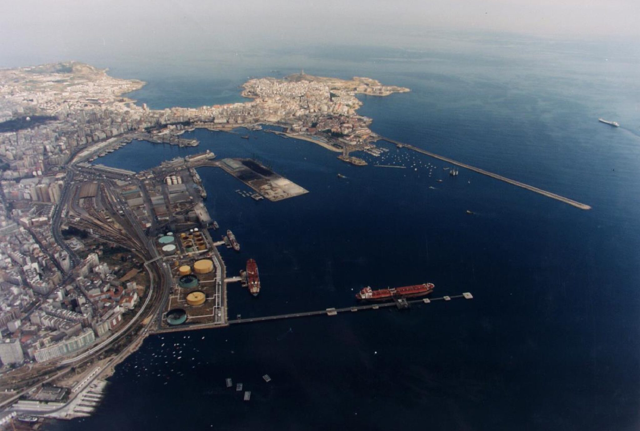 The Transformation of A Coruña Port Waterfront - PORTUS