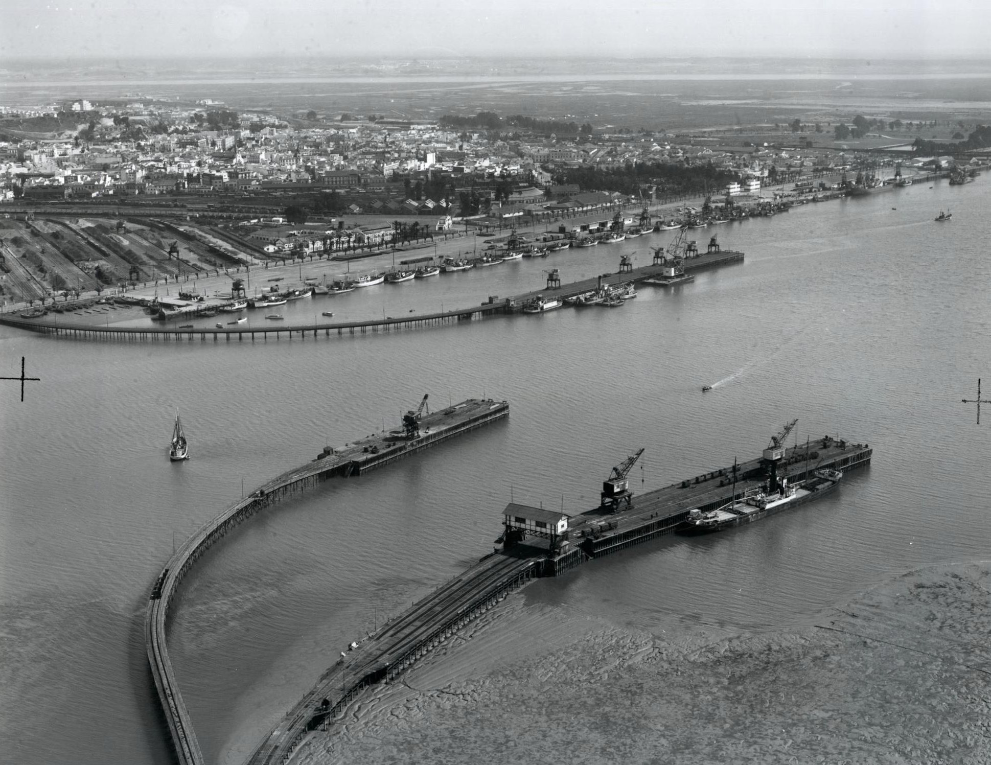 Evolution of Huelva Port as Energy Port and Global Logistics Node - PORTUS